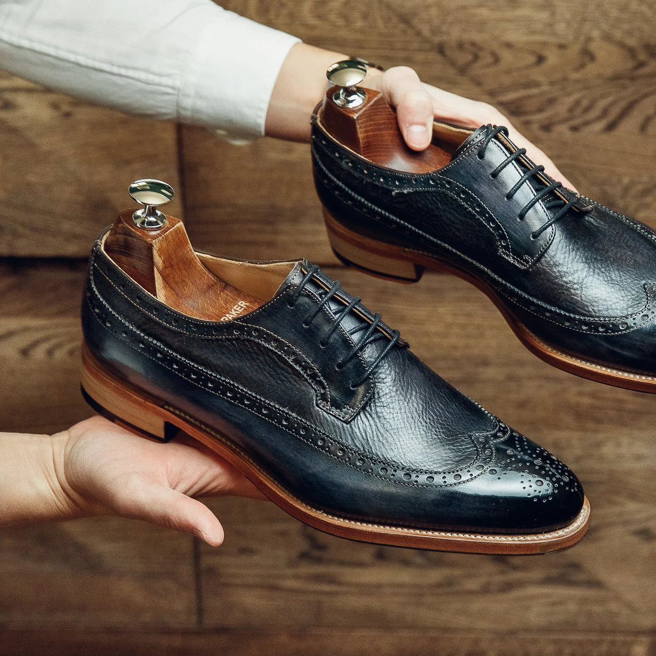 DERBY LONGWING BROGUES BLACK | PATINA FINISH – Elba Dorata